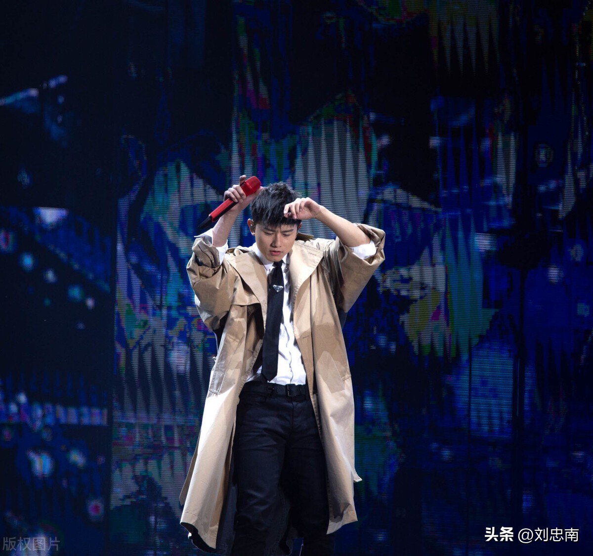 Li Ronghao and Zhang Jie started the concert at the same time, the ...