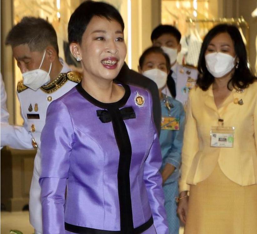 Princess Pa's "Purple for the Queen" attended the event, her short hair ...