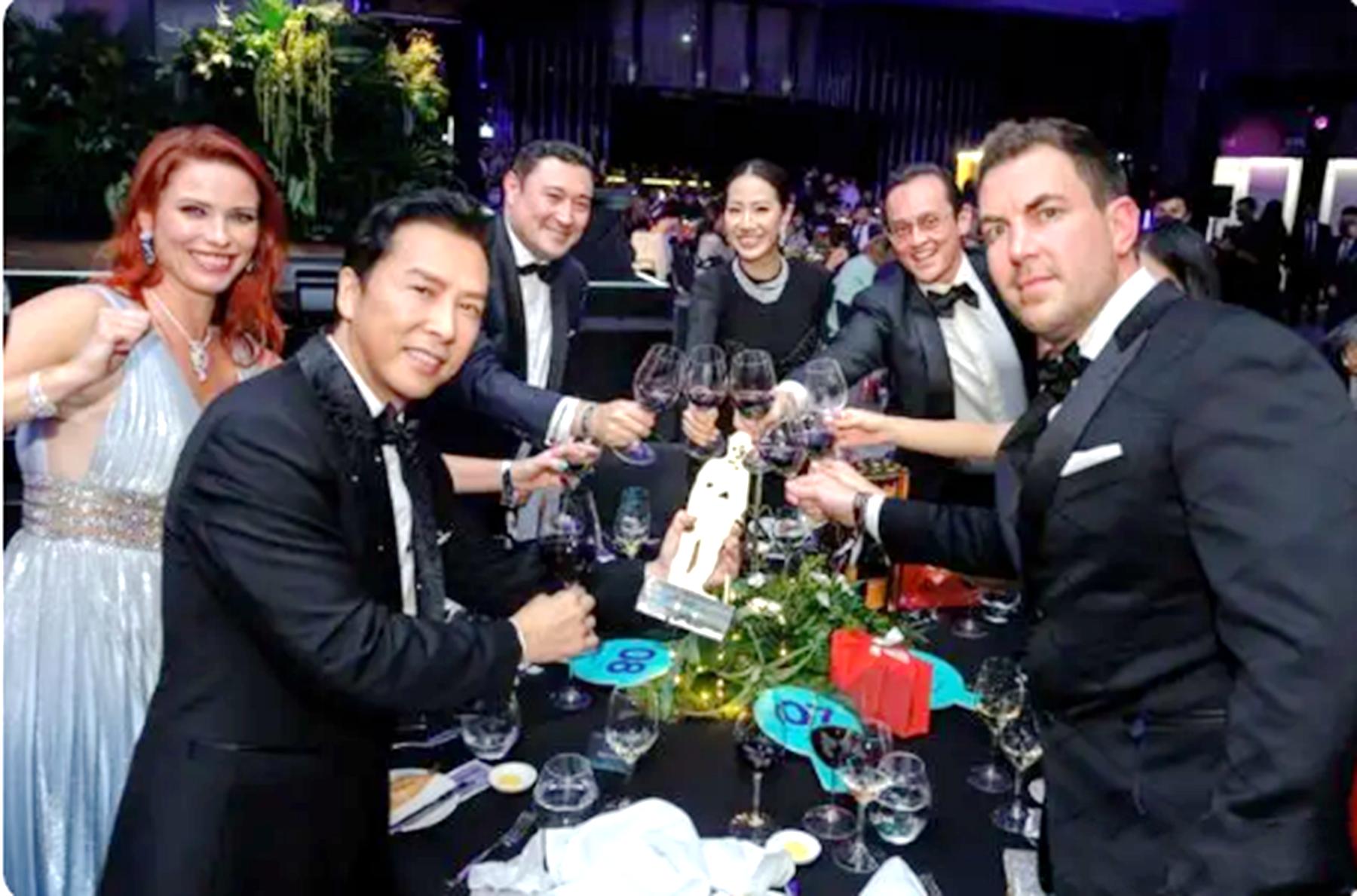 Donnie Yen entered the circle of celebrities, accompanied by Wang ...