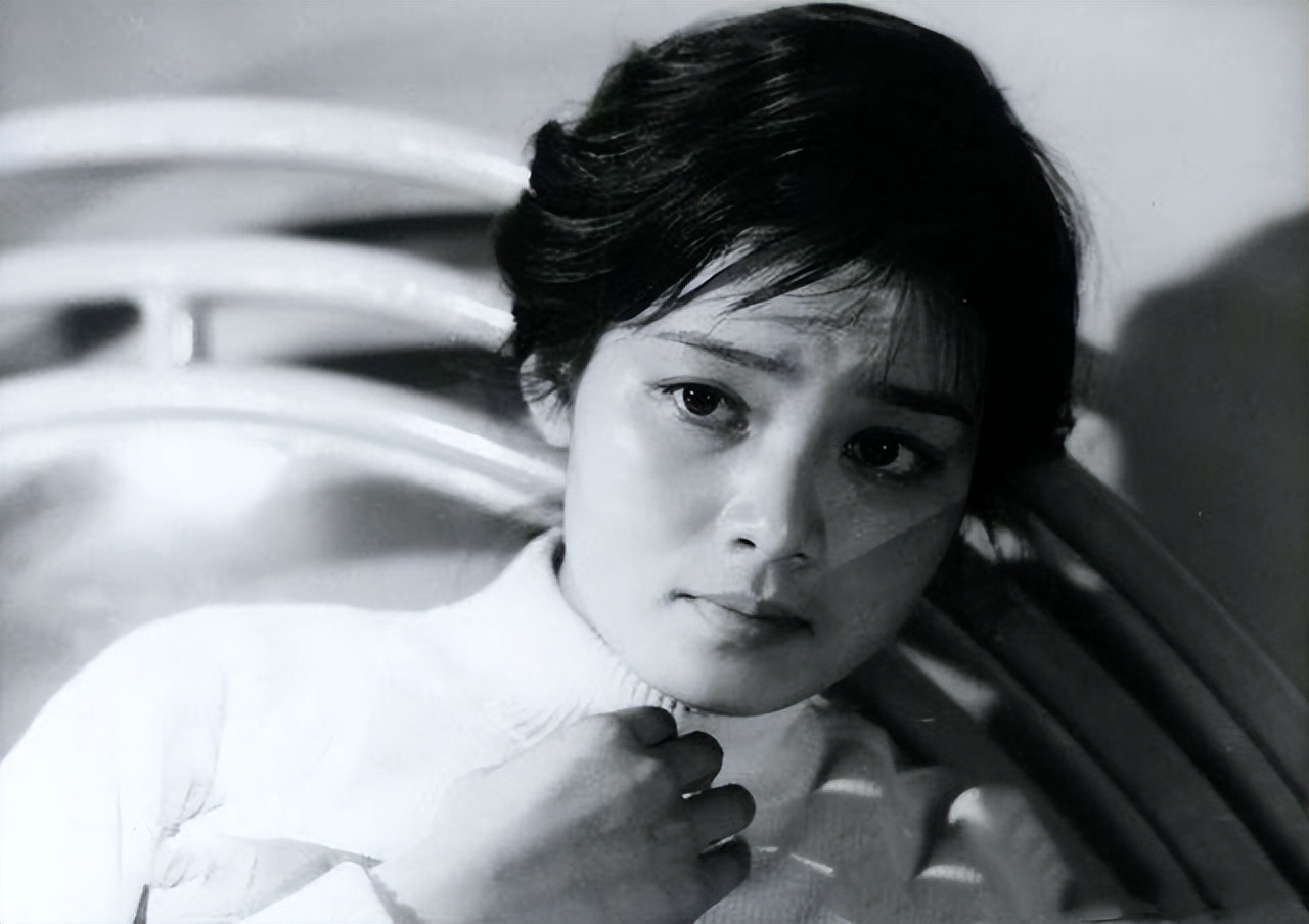 National first-class actor Pan Hong: Married at the age of 24, became ...