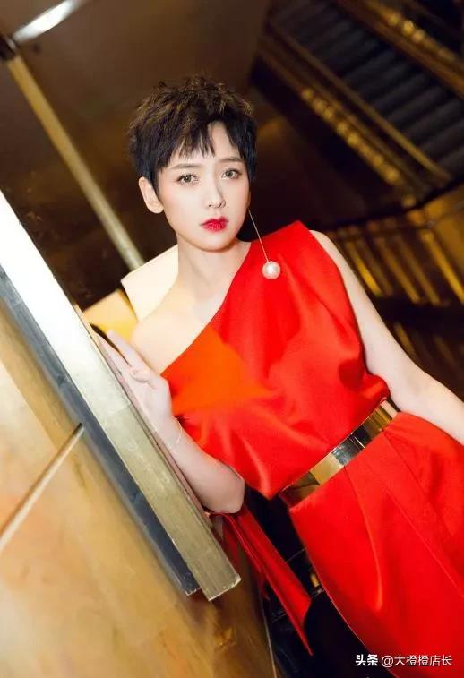 Share pictures - temperament goddess Li Xiaofeng - iNEWS