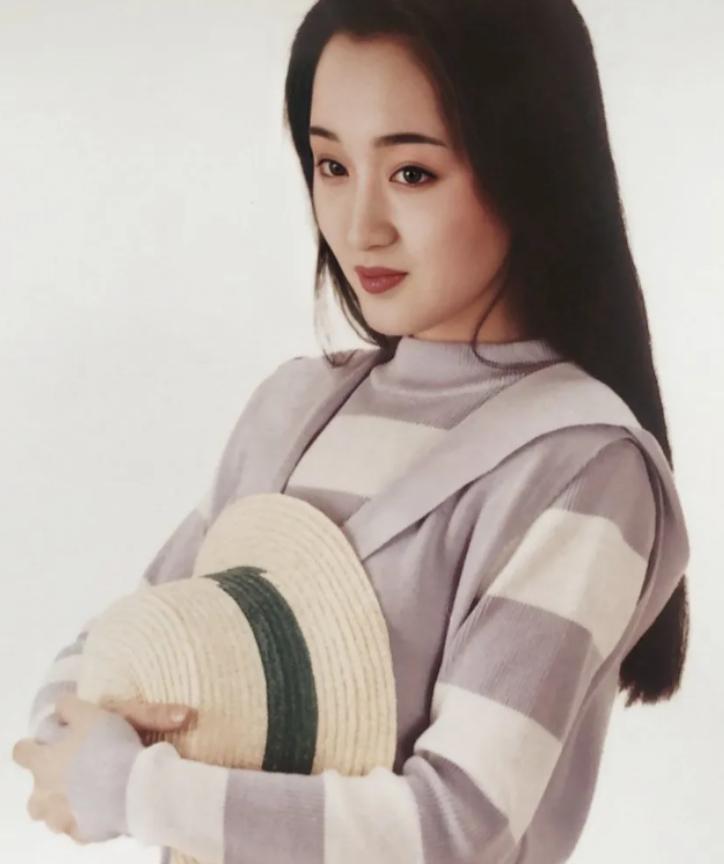 52-year-old Yang Yuying is pregnant? Wearing a tight-fitting long skirt ...
