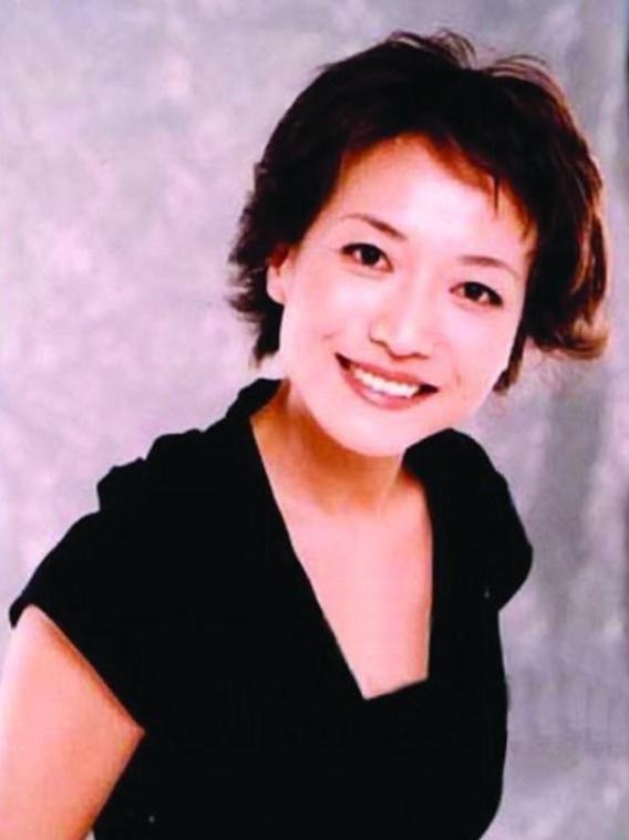 He Hongmei, the host of CCTV, has worked for 30 years without negative ...