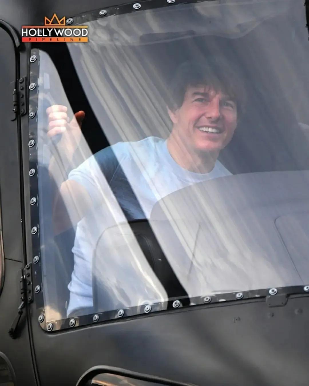 Tom Cruise, 60, is fit and wears a tight T-shirt to fly a helicopter ...