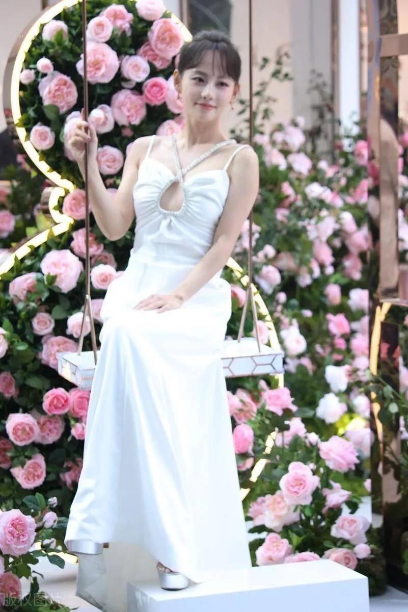 This is the gap between a supermodel and a star. Bai Lu is slightly better than Zhang Jiani, and ...