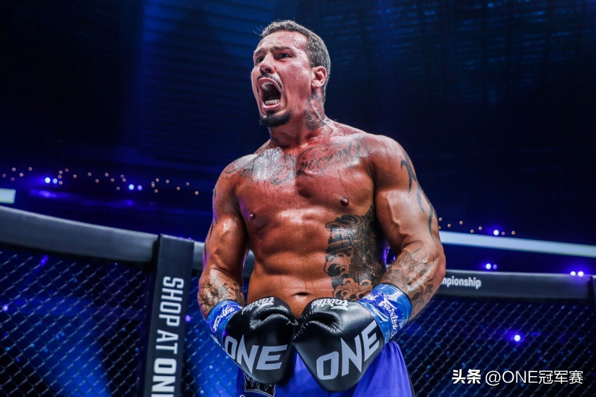 Who is the first heavyweight kickboxer?Kekelia, Innocent, Iraki, Chavez ...