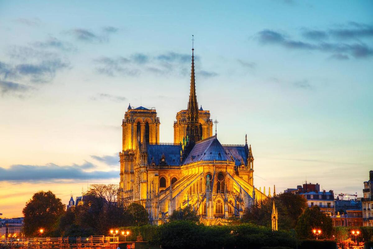 Demystifying French Customs: Explore the Romantic French Charm, Paris ...
