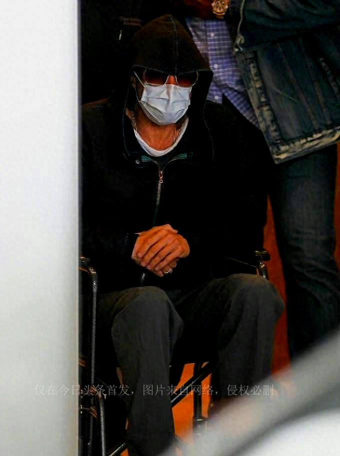 57-year-old Pitt appeared in the hospital in a wheelchair, looking ...