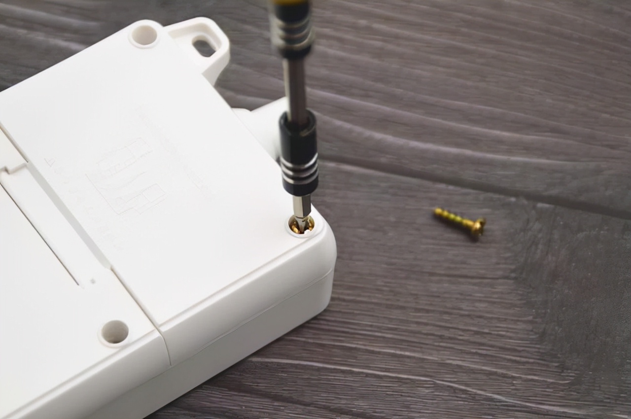 Why do many sockets abandon general-purpose screws and replace them ...