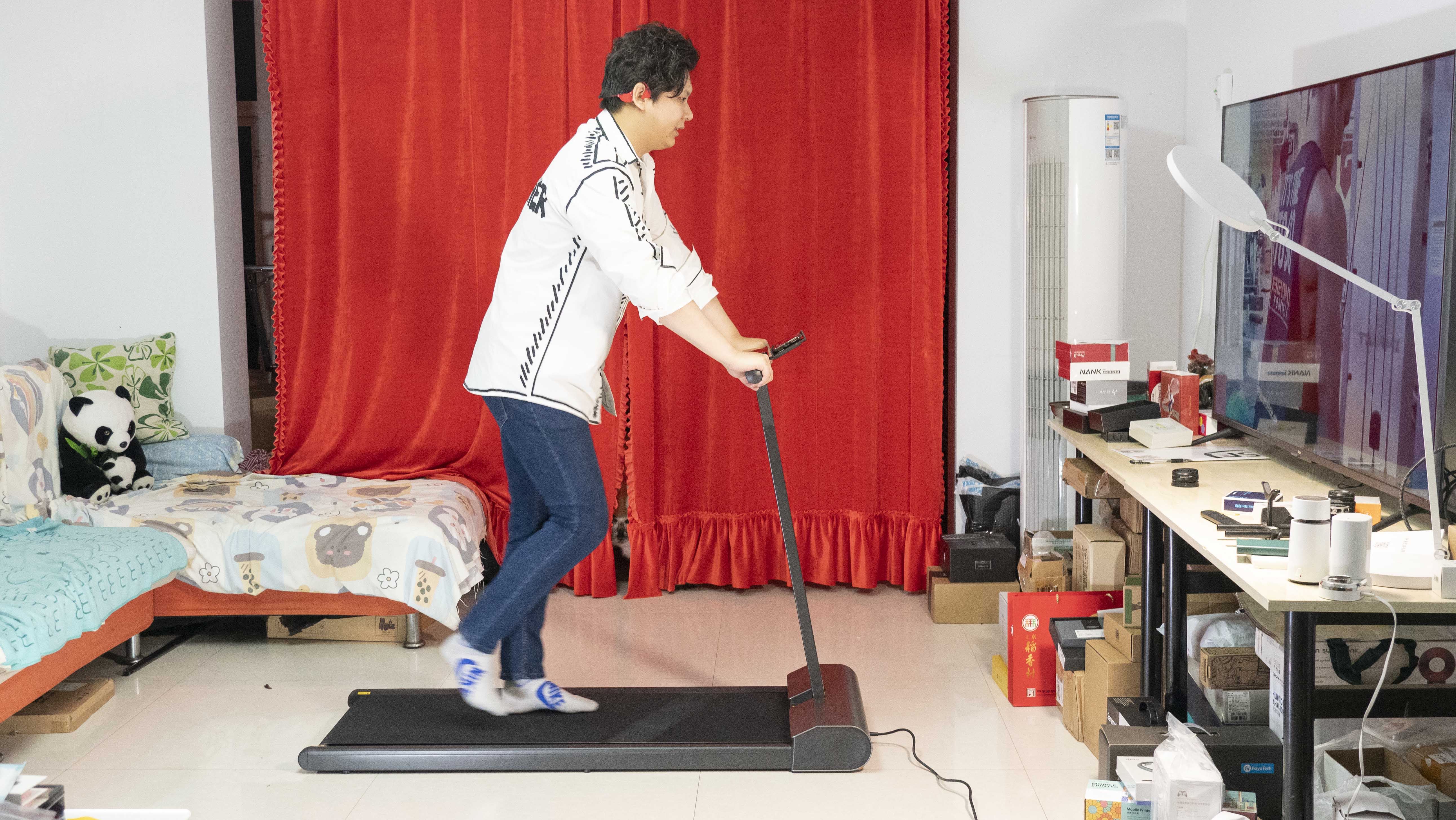 Don't worry about walking at home, the Mijia walking machine armrest ...