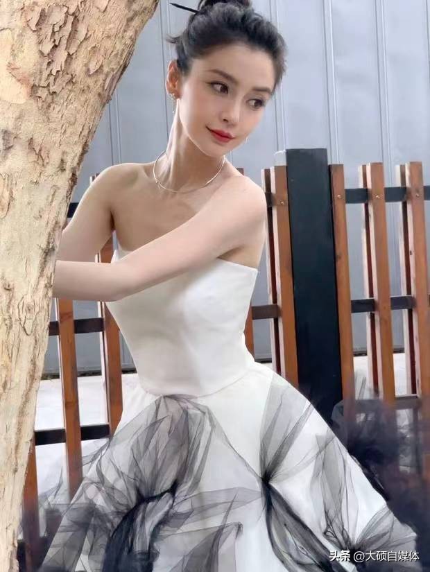 Angelababy Huabiao Award modeling exposure, fairy air fluttering to ...