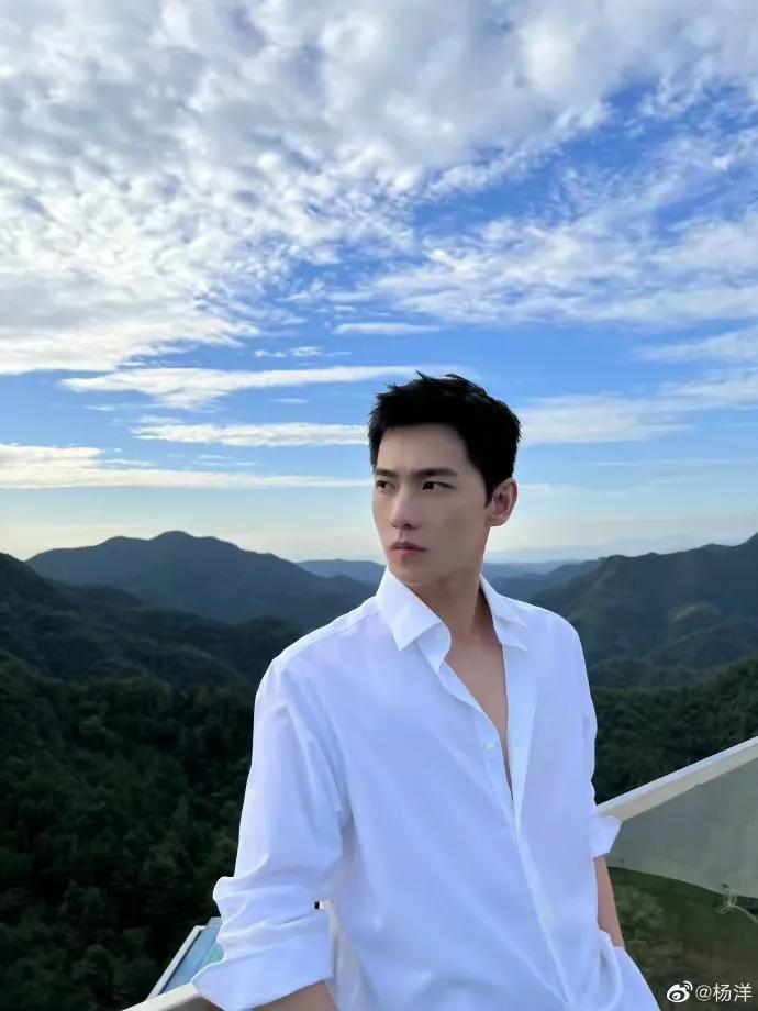 "Yang Yang was questioned about lying about his height: Makeup artist ...