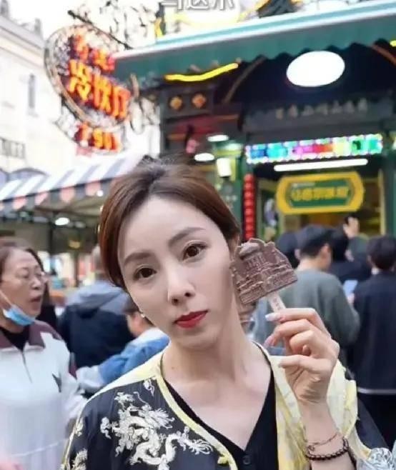 Li Sisi left CCTV and became an internet celebrity? She wore a horse ...