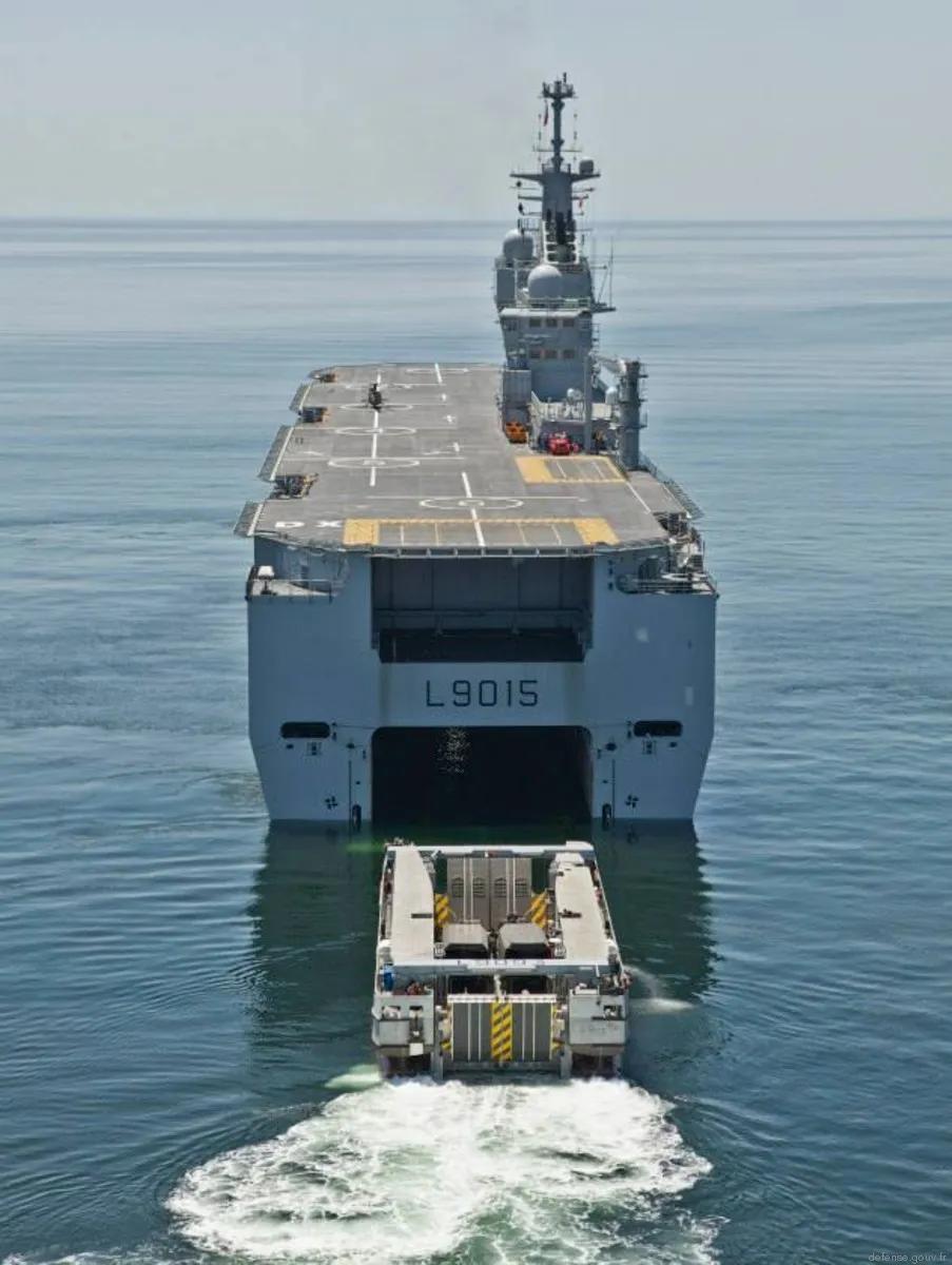Atlas of French Navy "Mistral" class amphibious assault ships (160 ...
