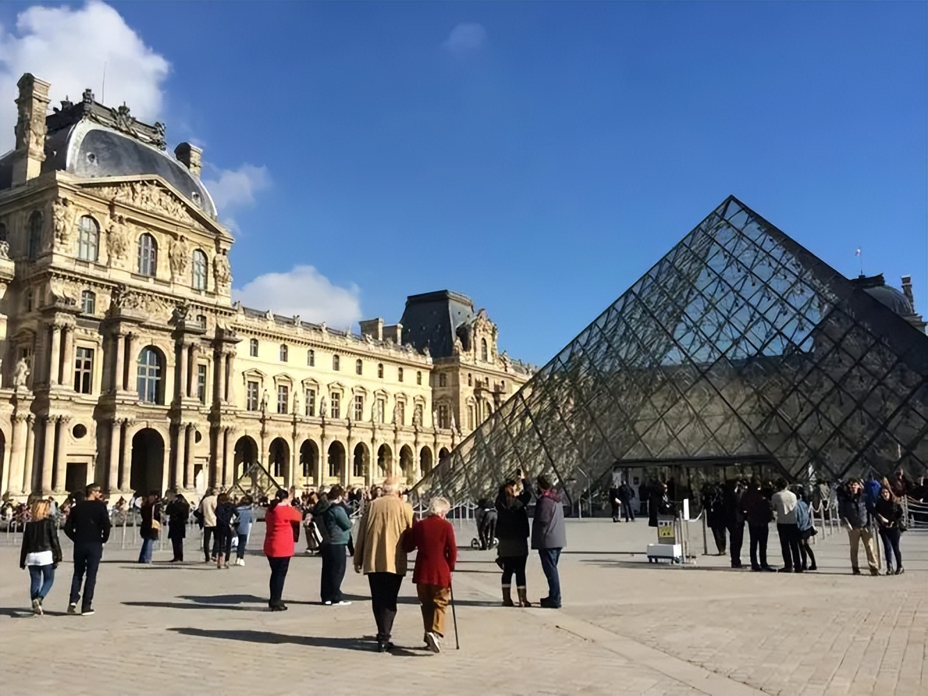 Walk into France and explore the historical origin of the Louvre in ...