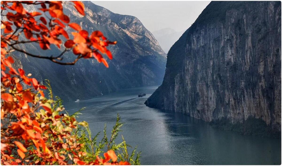 Three Gorges Waterfall - iNEWS