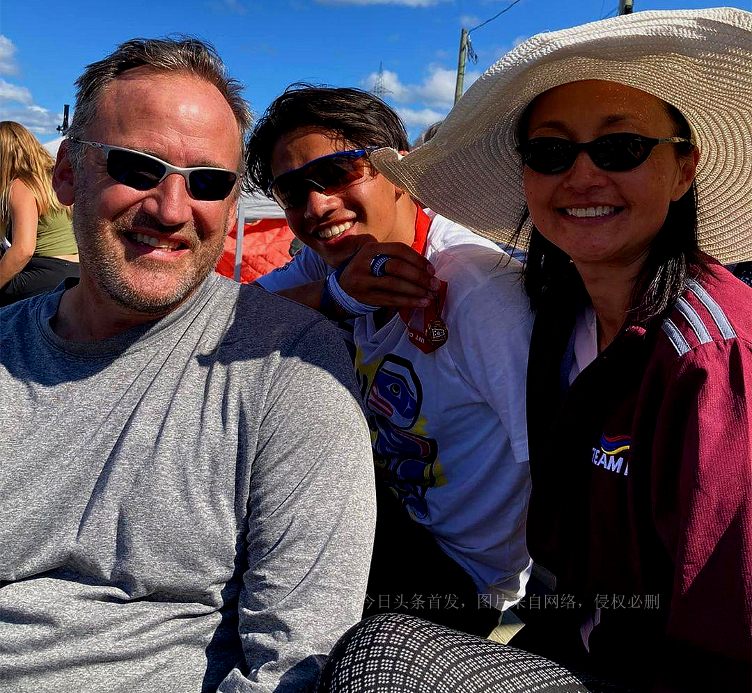 Li Qihong rarely posts family photos. At the age of 52, she insists on ...
