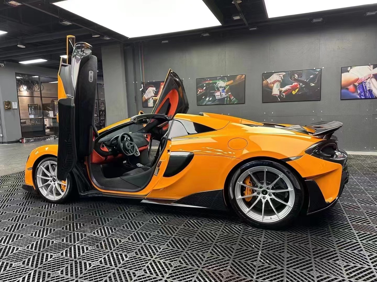 Flamethrower McLaren 600LT Spider - iMedia