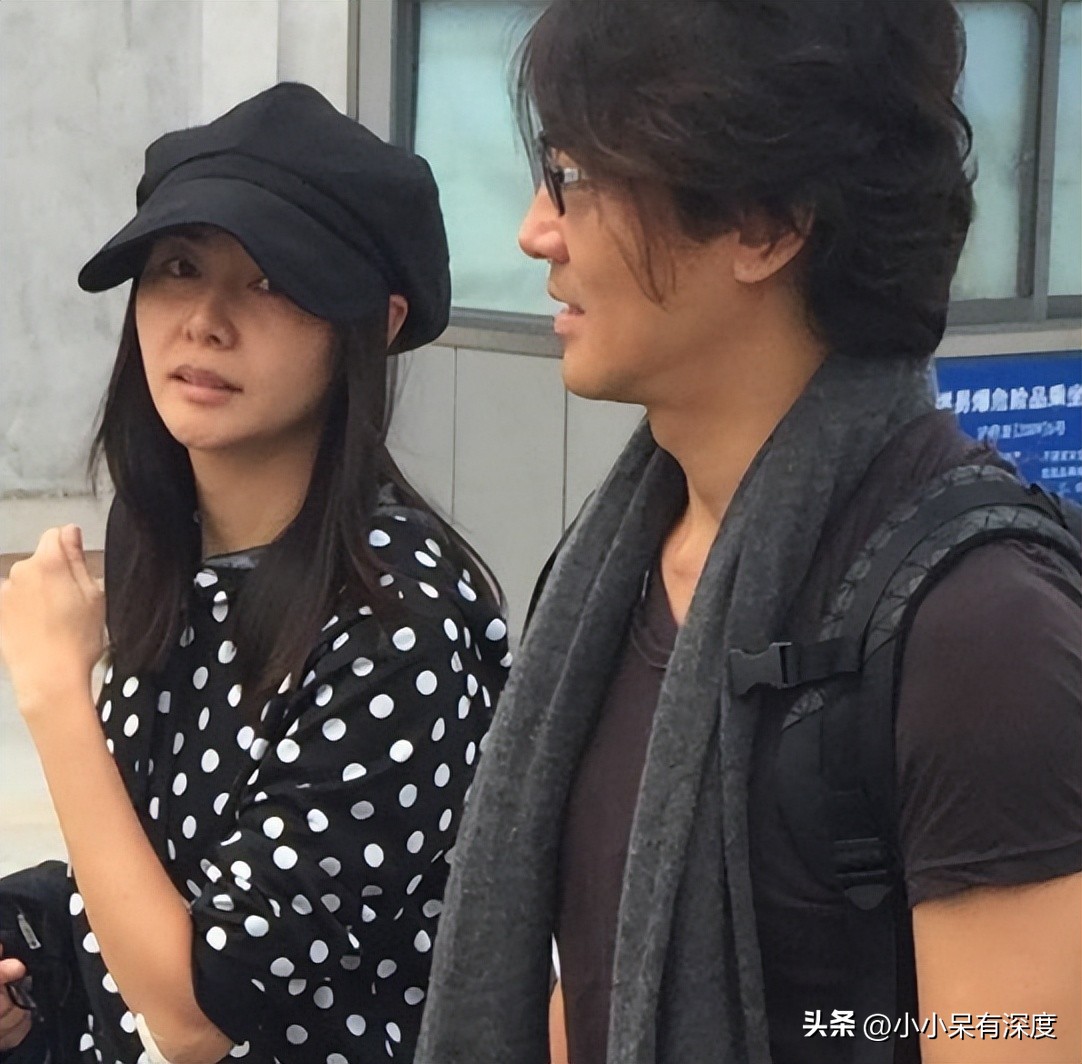 Ekin Cheng's wife appeared without makeup and fell into his arms with a ...