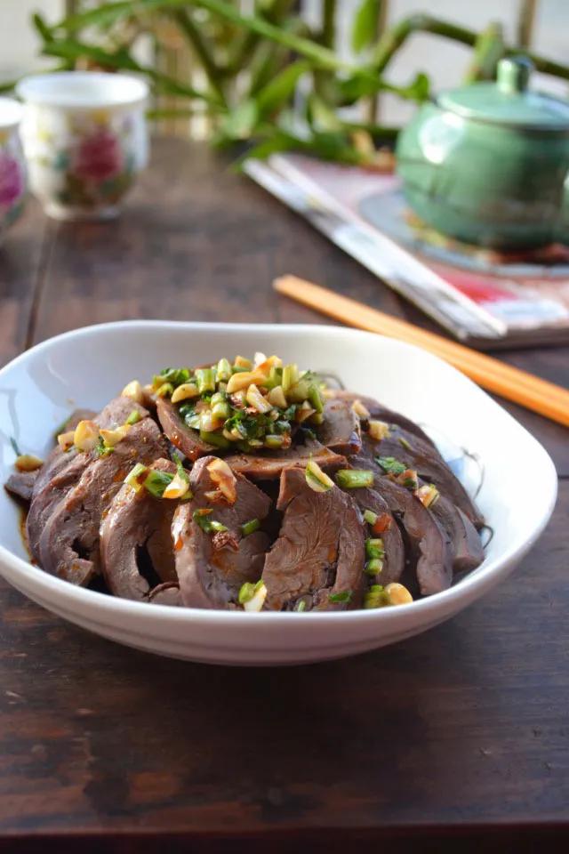 The best way to taste braised pork heart! - iNEWS