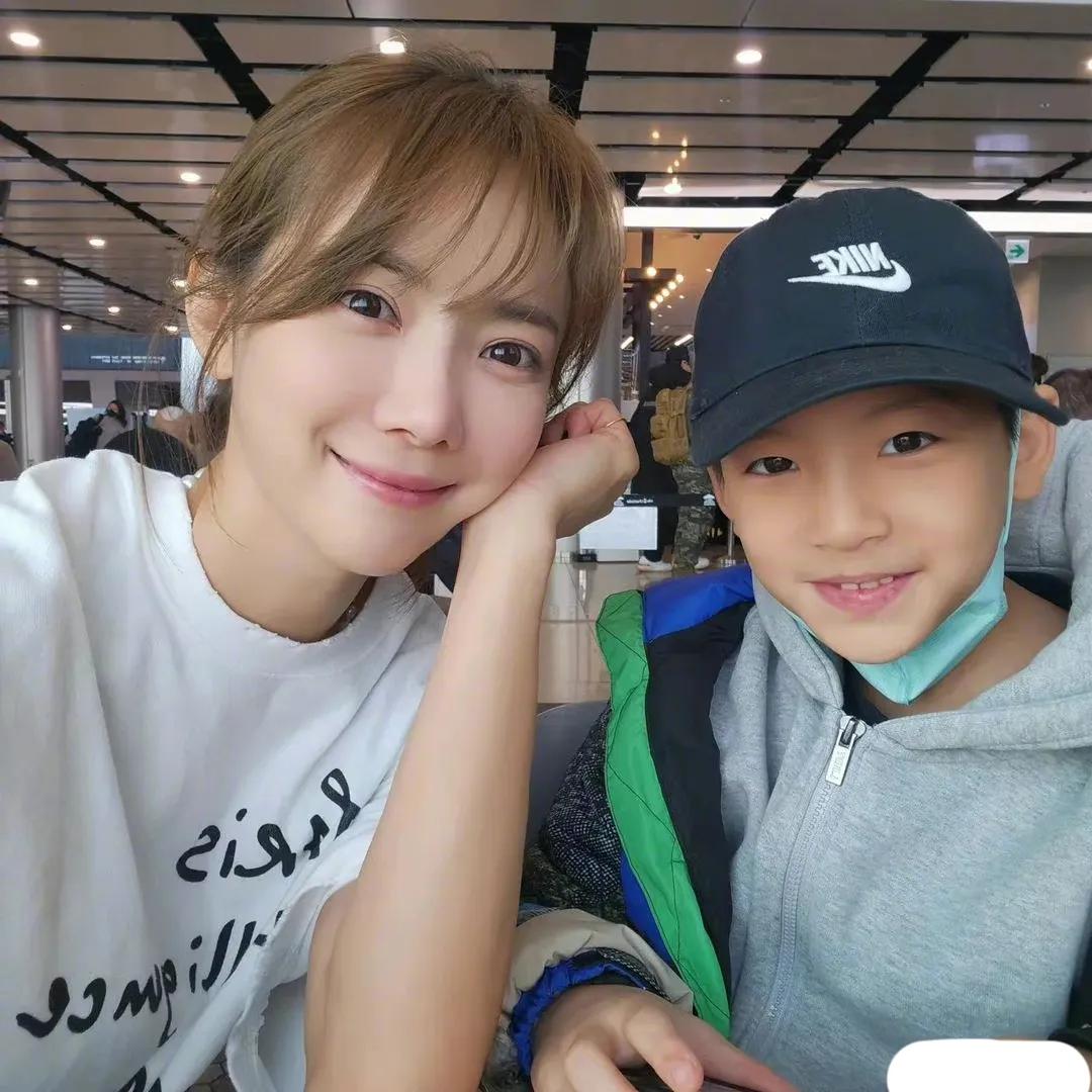 Lin Zhiying and Liu Hana will be in the same frame again after 16 years, one is still the same ...