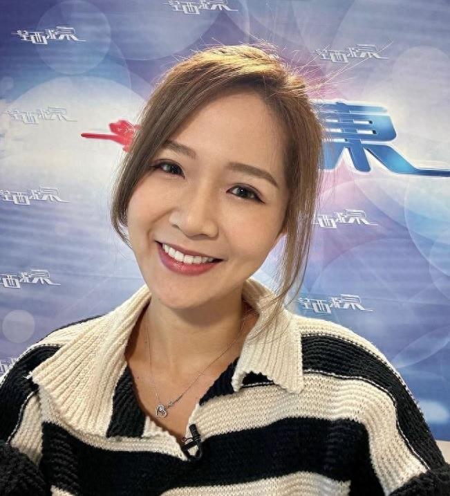 Scheming? The 28-year-old TVB actress took a photo with 49-year-old Kwok Sin-ni and was ...