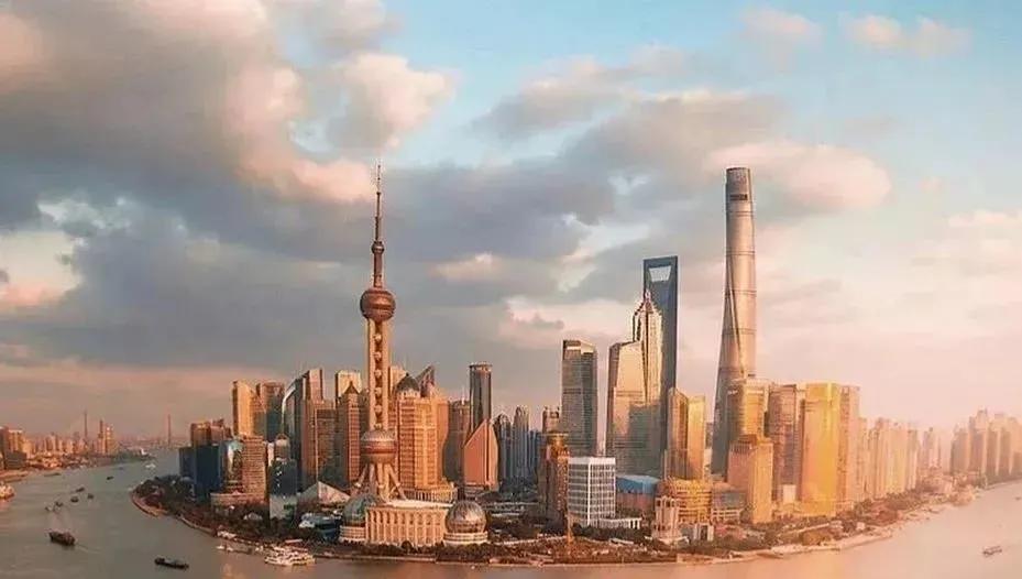 With the 116-meter spire surpassing the "Shanghai Center", a new "world ...