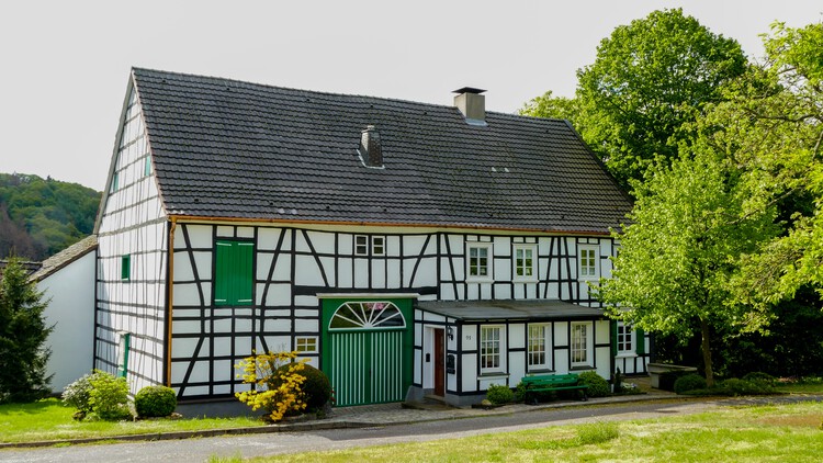 Architectural Design Case Study | What is a half-timbered building? - iNEWS