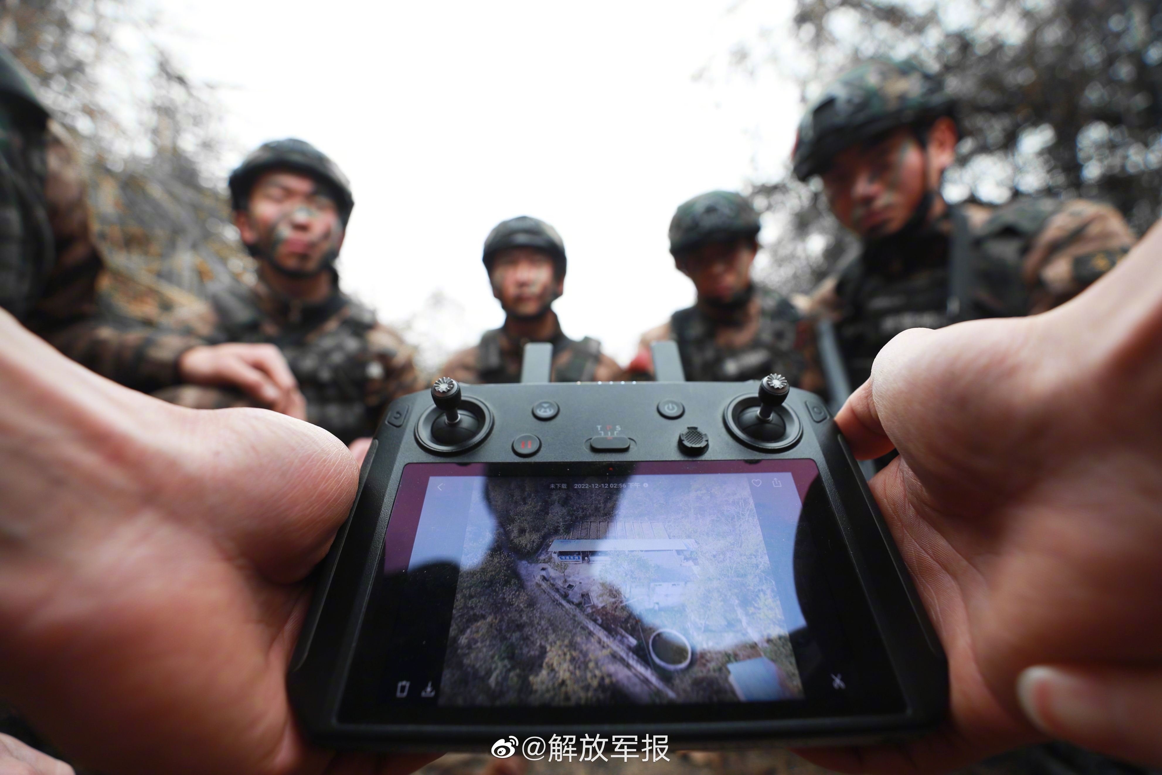 attack!Armed police special forces carry out anti-hijacking drill - iNEWS