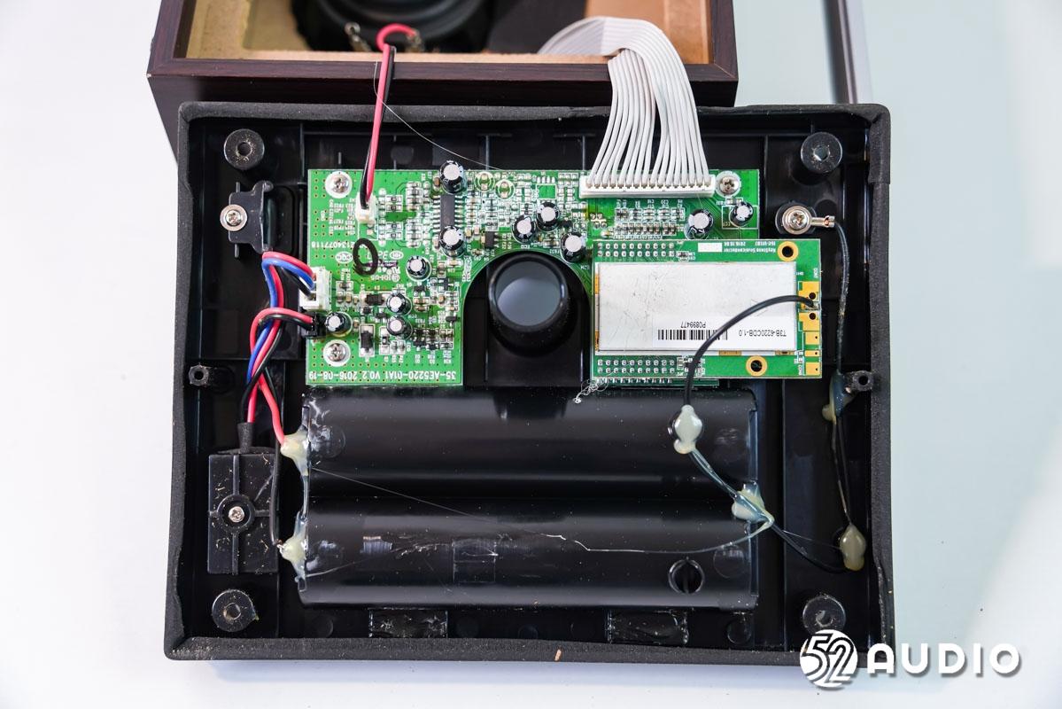 In-depth dismantling of Philips radio, equipped with digital display ...