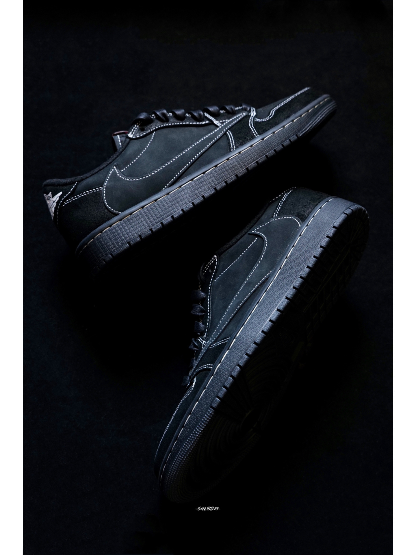 Travis Scott x AJ1 Low Darth Vader - iNEWS