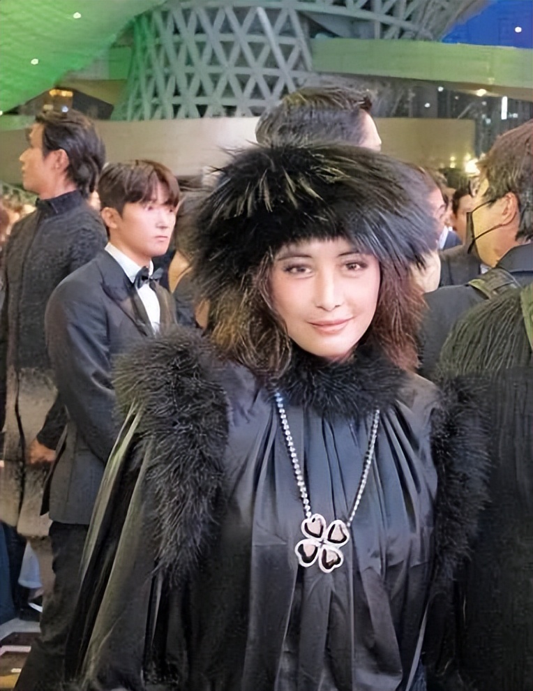 He Chaoyi, the daughter of the gambling king Stanley Ho, is freeing ...