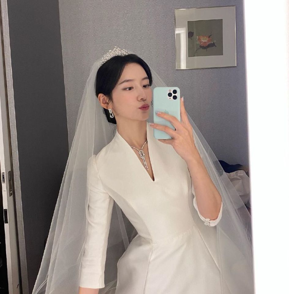 No one has known about his debut for 8 years, and now he has become ...