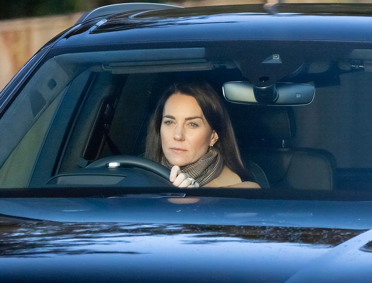 Princess Kate's haggard face was photographed by reporters, and the ...