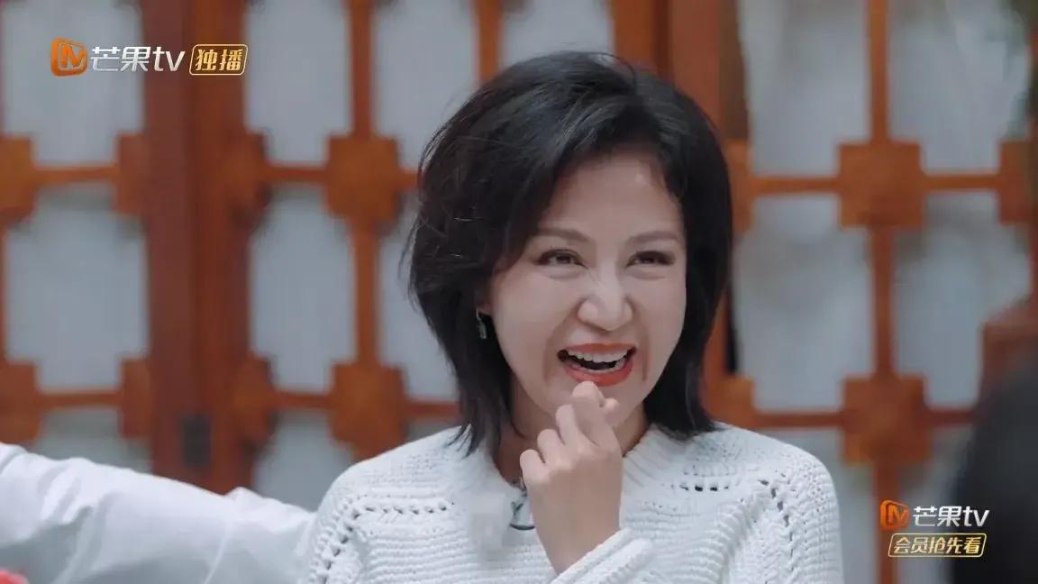 Bao Lei looks like an old lady, but she speaks very girlishly, sweetly ...