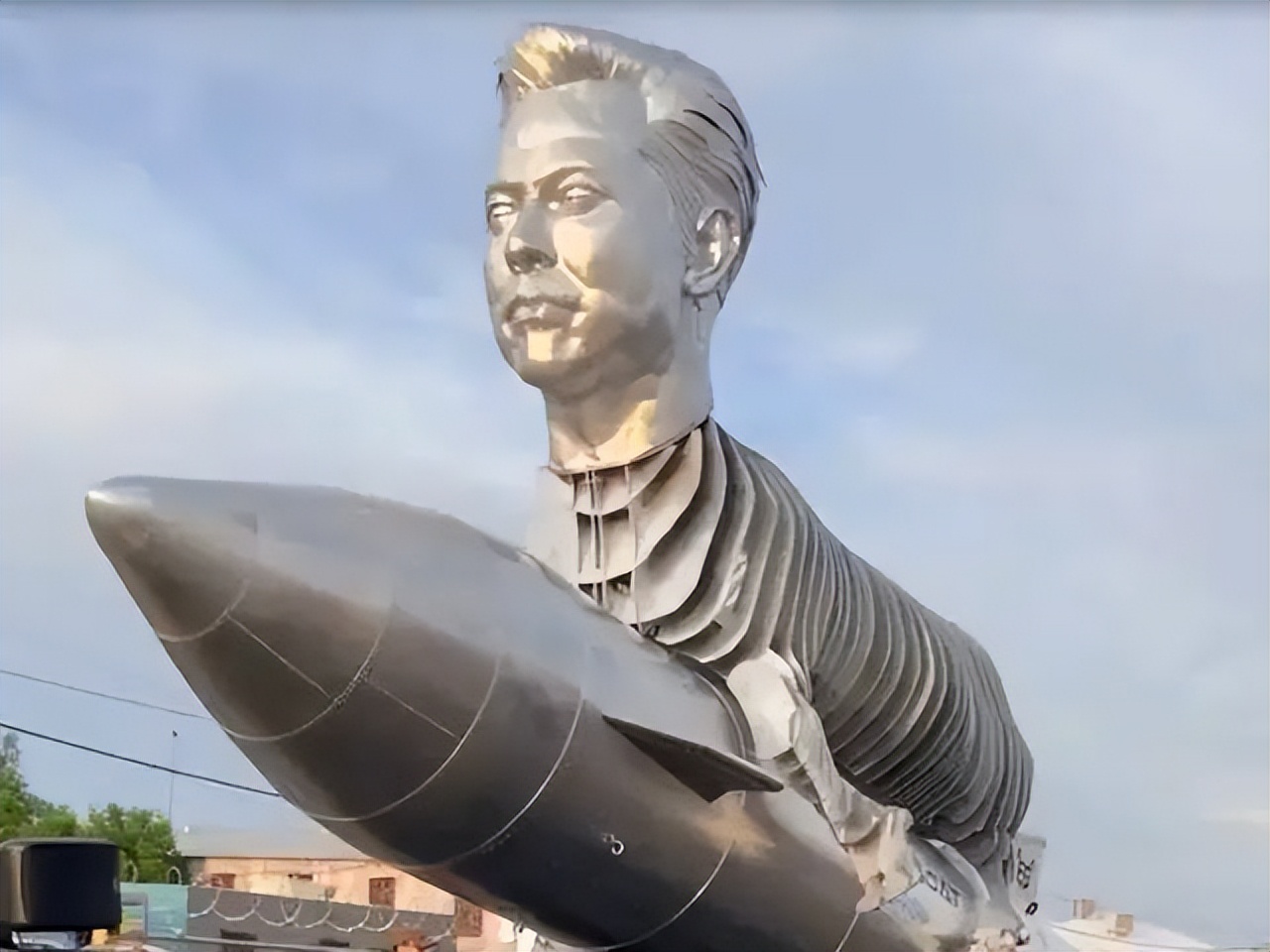 Have you seen Musk's "whole life" sculpture? - iNEWS