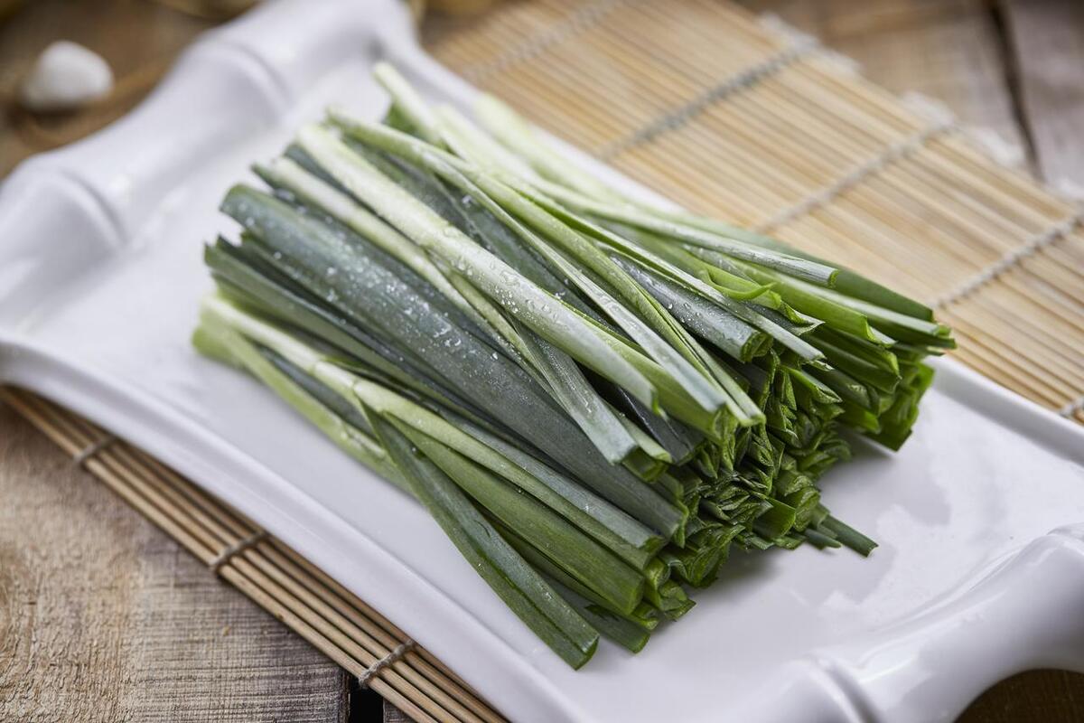 Leek root and leek leaves dissipate blood stasis and promote blood ...