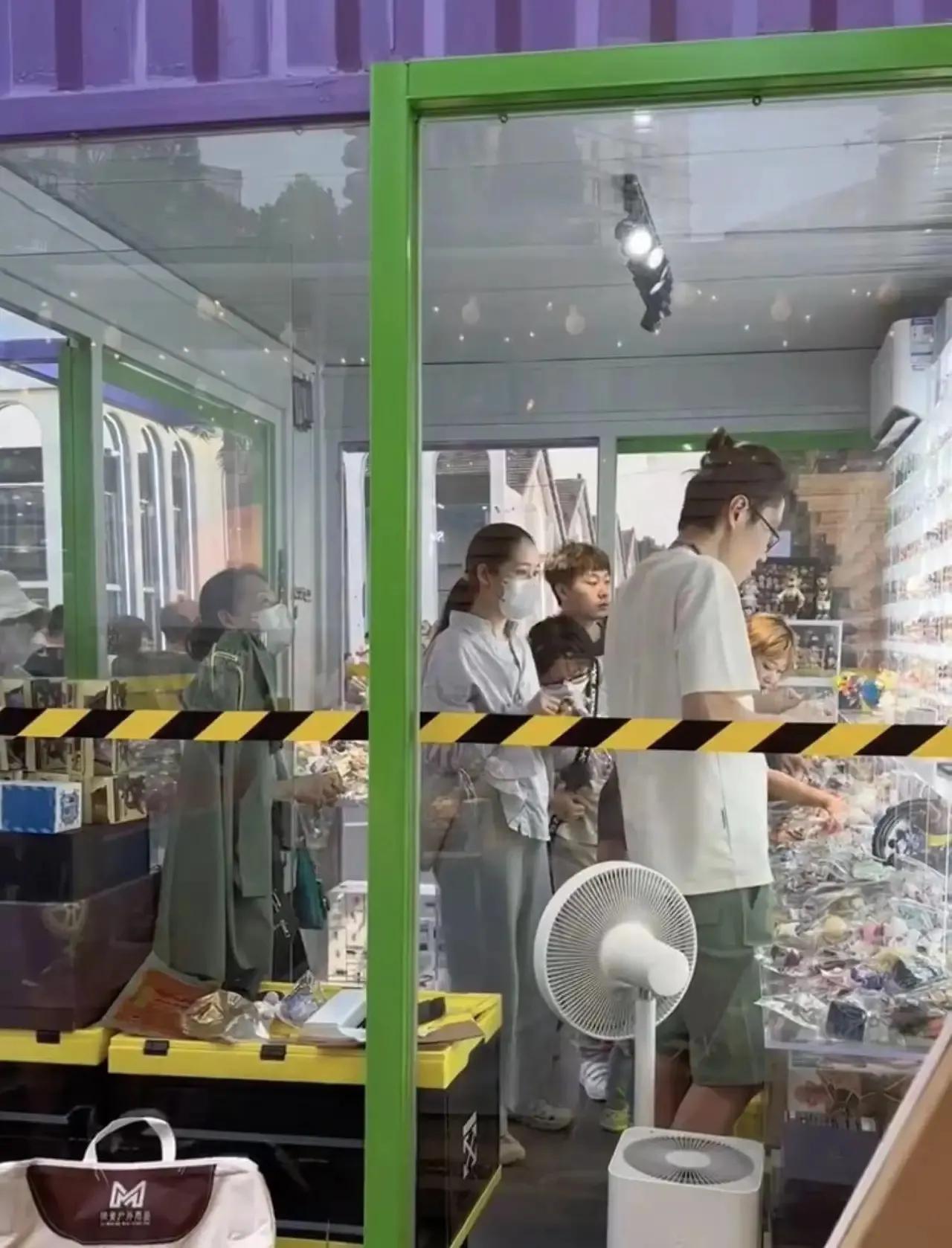 Guo Biting's recent photos are exposed! The son looks very much like ...