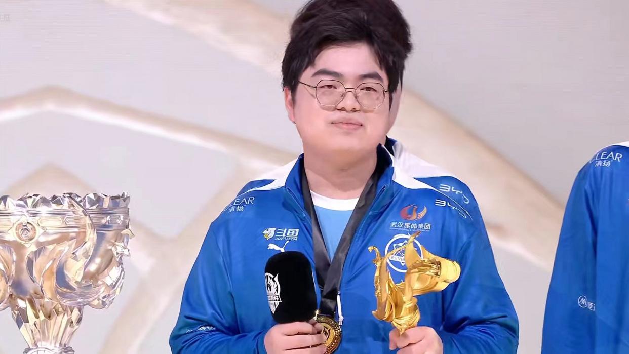 eStar official announcement: Ziyang FMVP skin locks Donghuang, 6 crowns auxiliary king ...