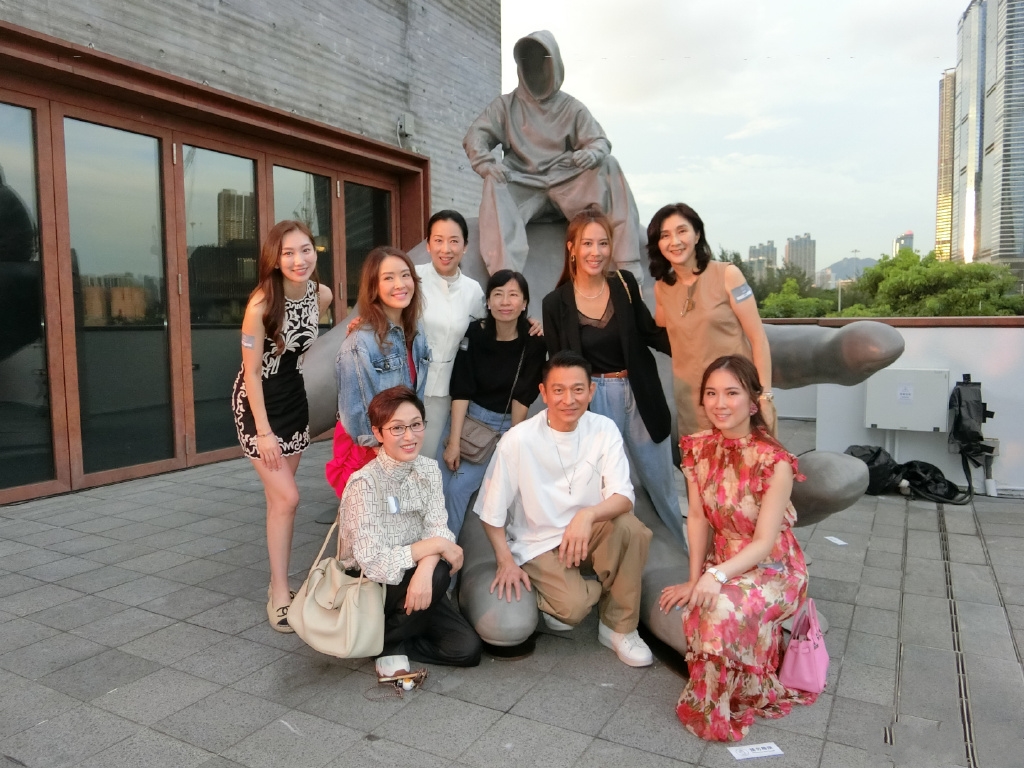 Guo Jingjing's mother-in-law participated in Andy Lau's art exhibition ...