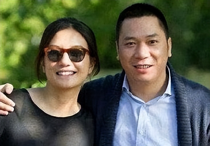 Huang Youlong knew Zhao Wei through Faye Wong, spent 40 million for her in 2 days, and had to ...