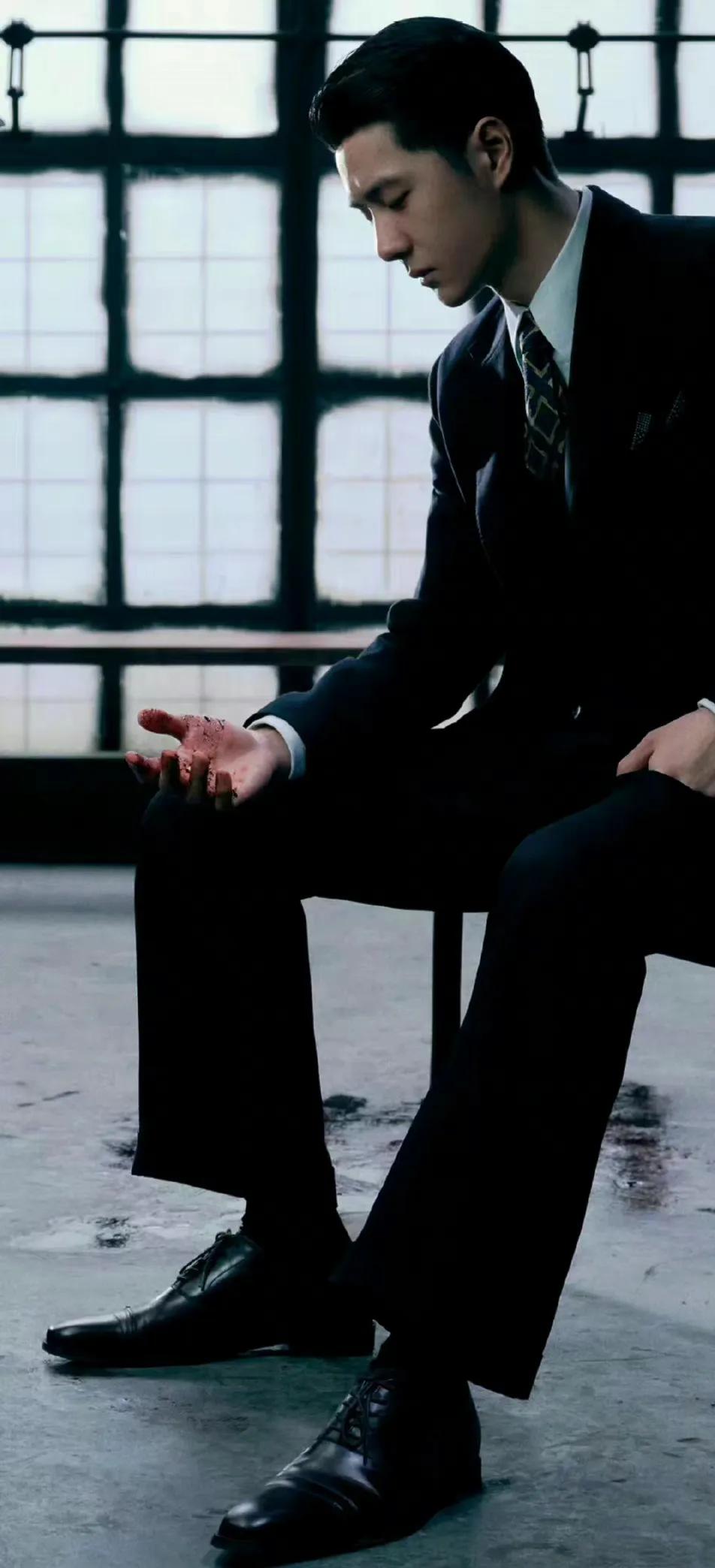 Wang Yibo and Zhang Jingyi took a group photo together in the nameless ...