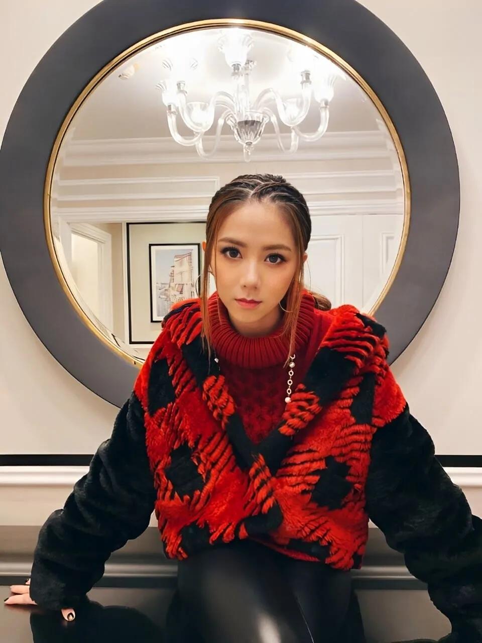 Deng Ziqi, with an iron voice, is proud of the music world - iMedia