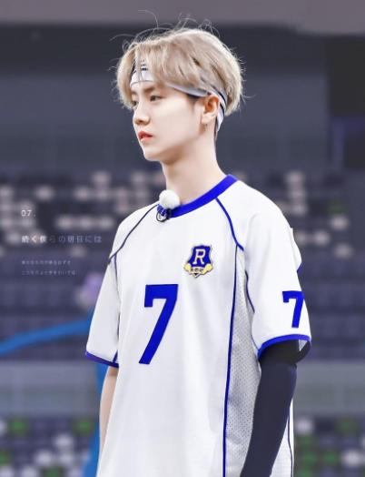 Lu Han's tenth anniversary of his debut, from an obscure trainee to a ...