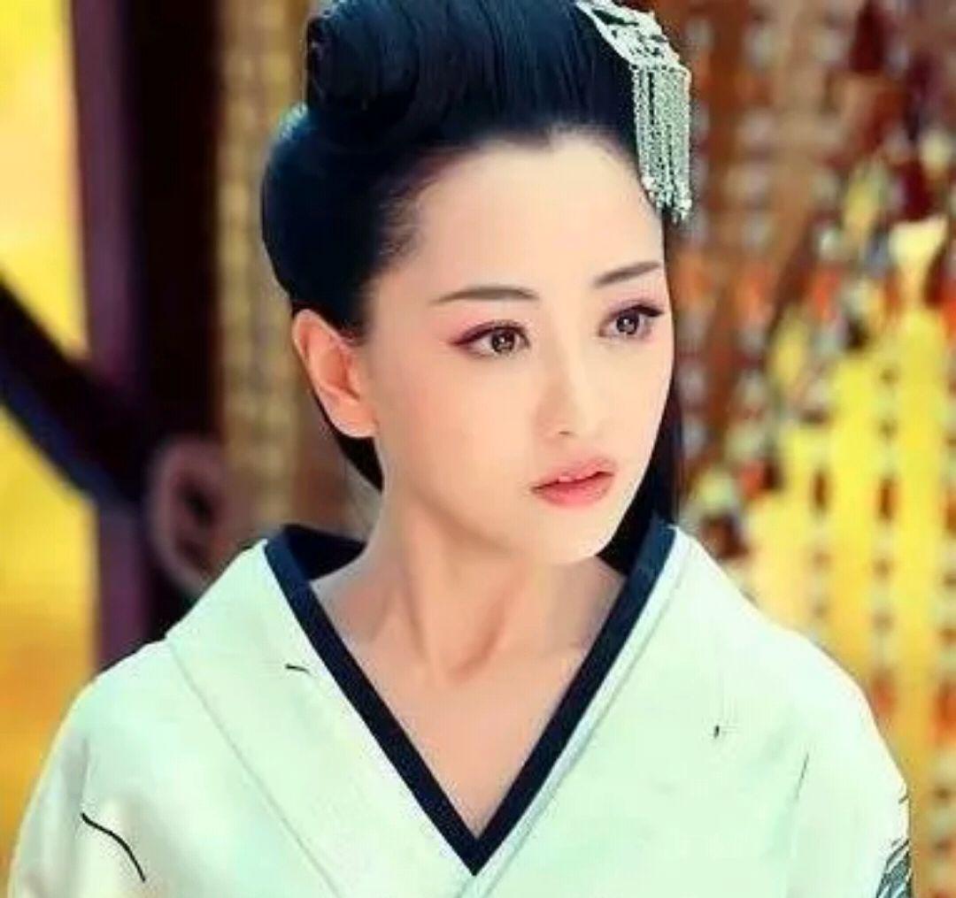 She was born noble, but she listened to her mother and played a good ...