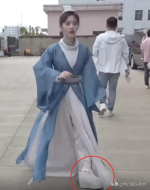 It is also a "fake", Yang Mi overturned, Ju Jingyi's strength slapped ...