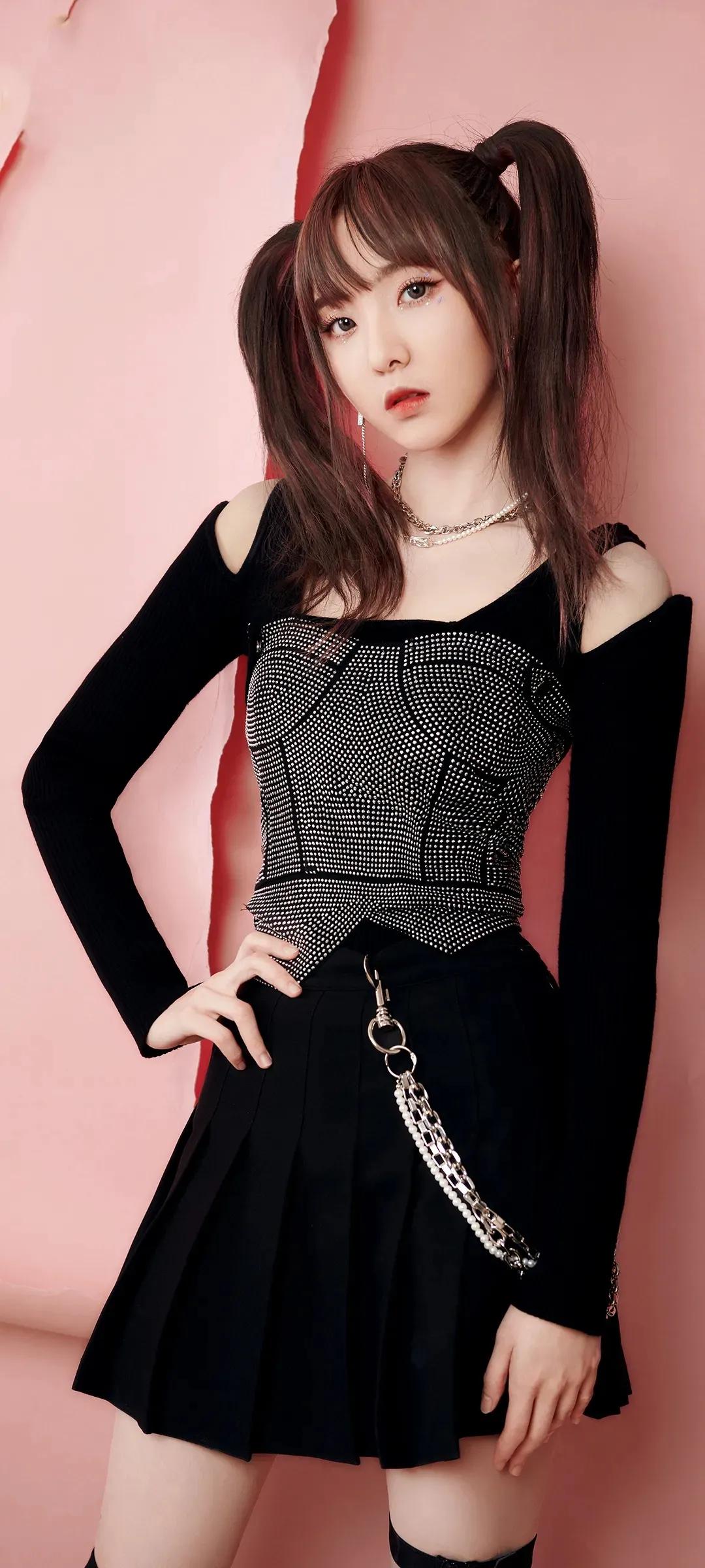 Zheng Naixin's full screen mobile wallpaper - iNEWS