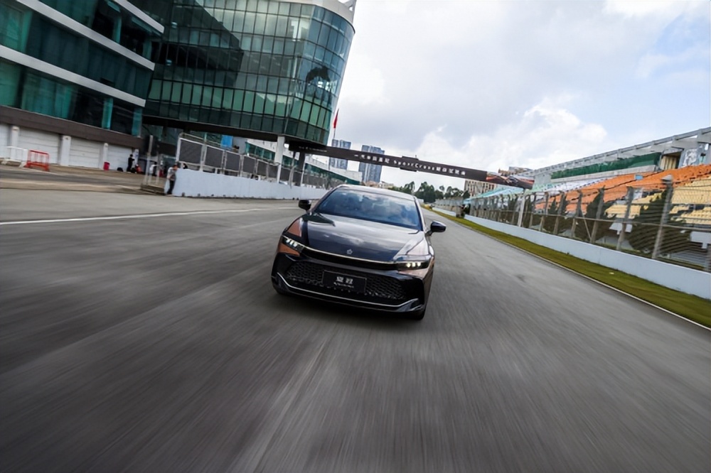 Crown SportCross exceeds expectations and is a luxurious driving choice ...