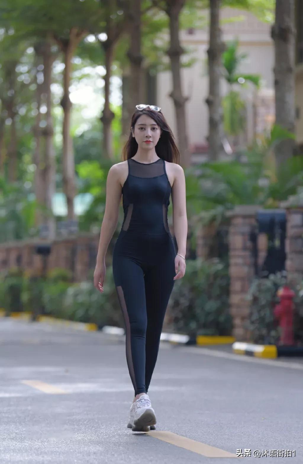 Beauties in street photography: The tall young lady has a charming ...