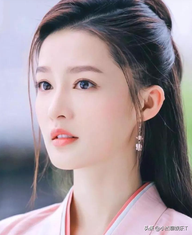 When you smile, your smile is as sweet as your first love. The "smiley ...